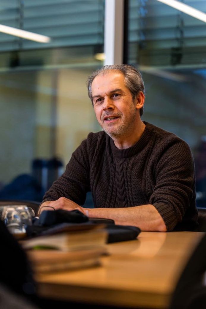 Ervaringswerker Koen Lavens brengt verhaal over alcoholverslaving ...