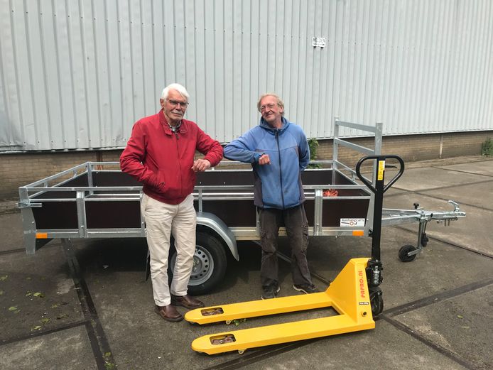 Aanhangwagen en palletlifter voor Vrienden van Suriname | Tiel ...