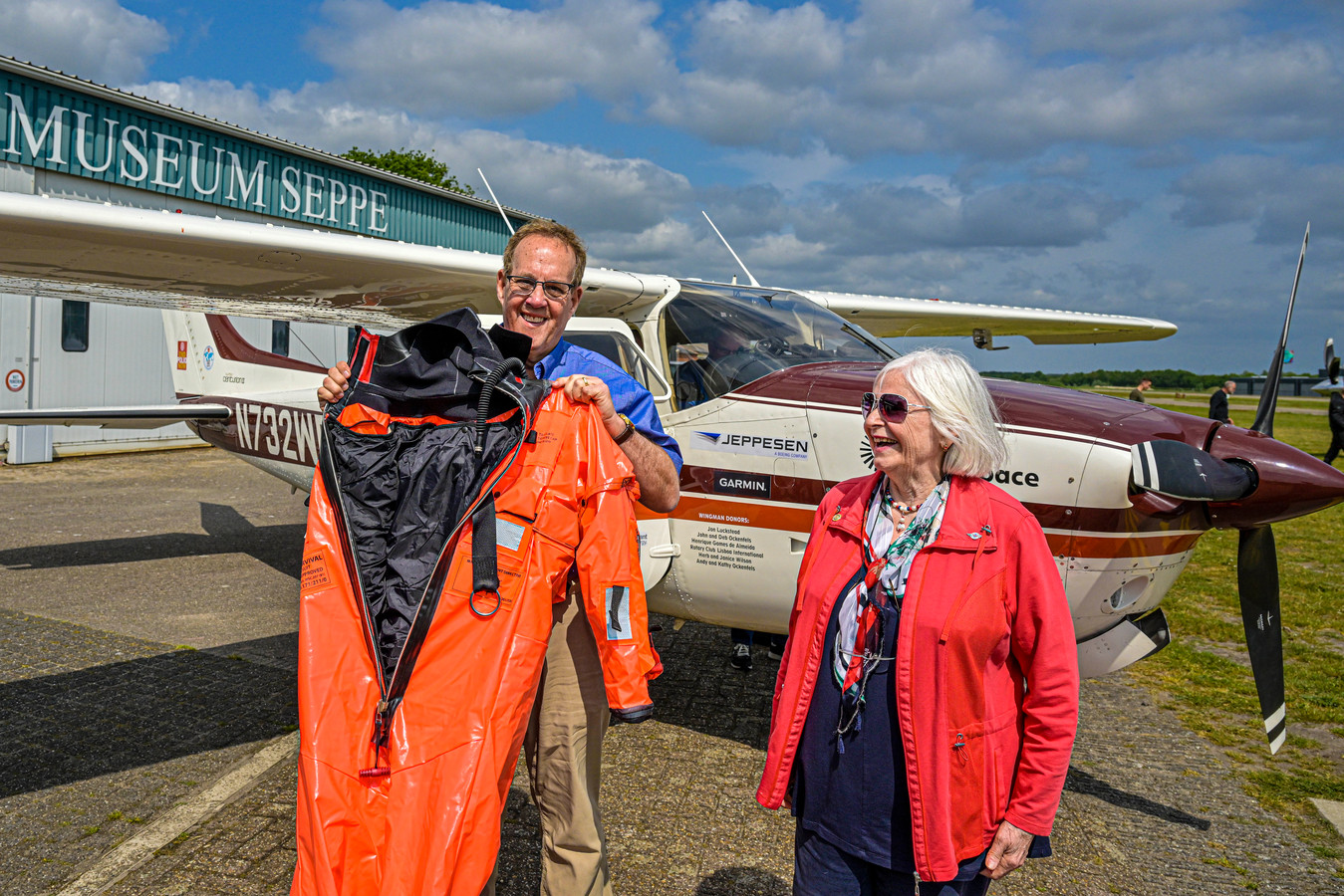 Peter en John vliegen de wereld rond om geld op te halen tegen polio en ...