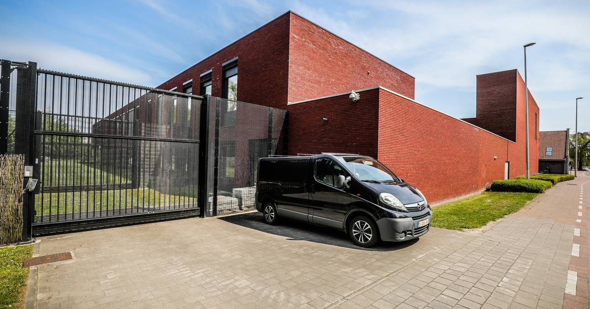 Bouwvakker riskeert jaar cel voor aanranding van 14-jarig meisje in jeugdinstelling De Zande ...