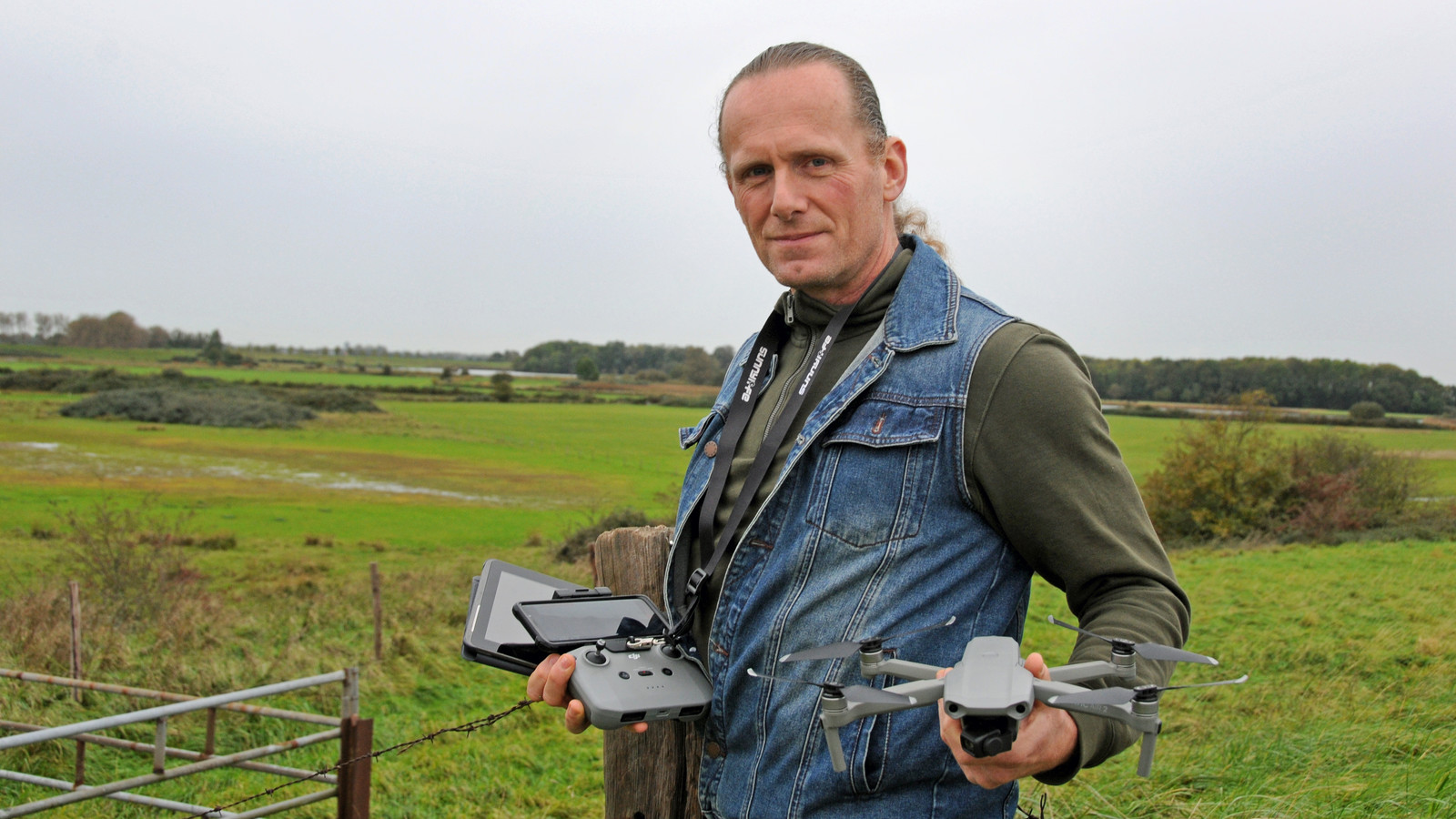 John brengt met zijn drone het toen en nu van de Ramp op Schouwen ...