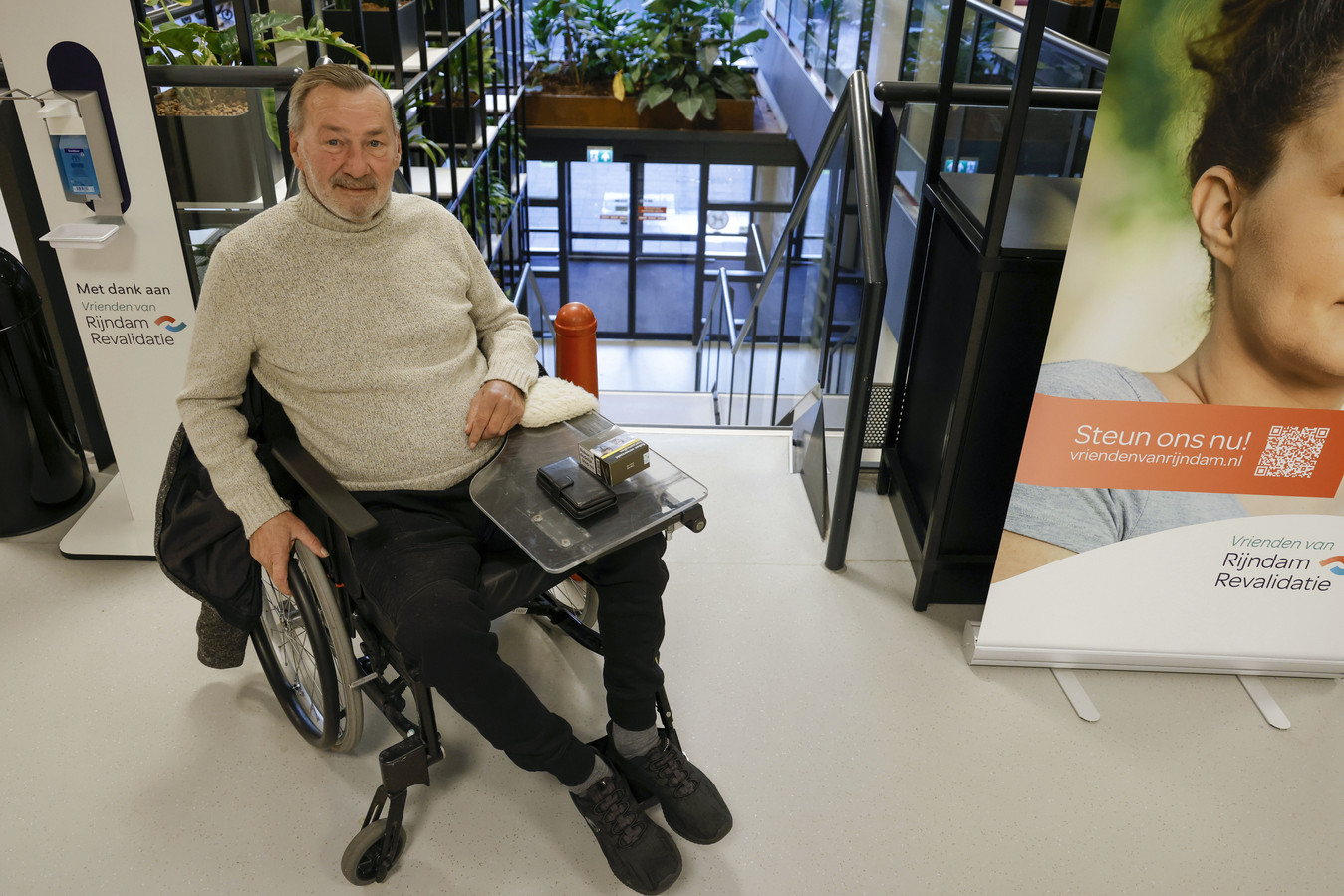 Weldoener Nico de Borst komt in actie voor voormalig profvoetballer Ron ...