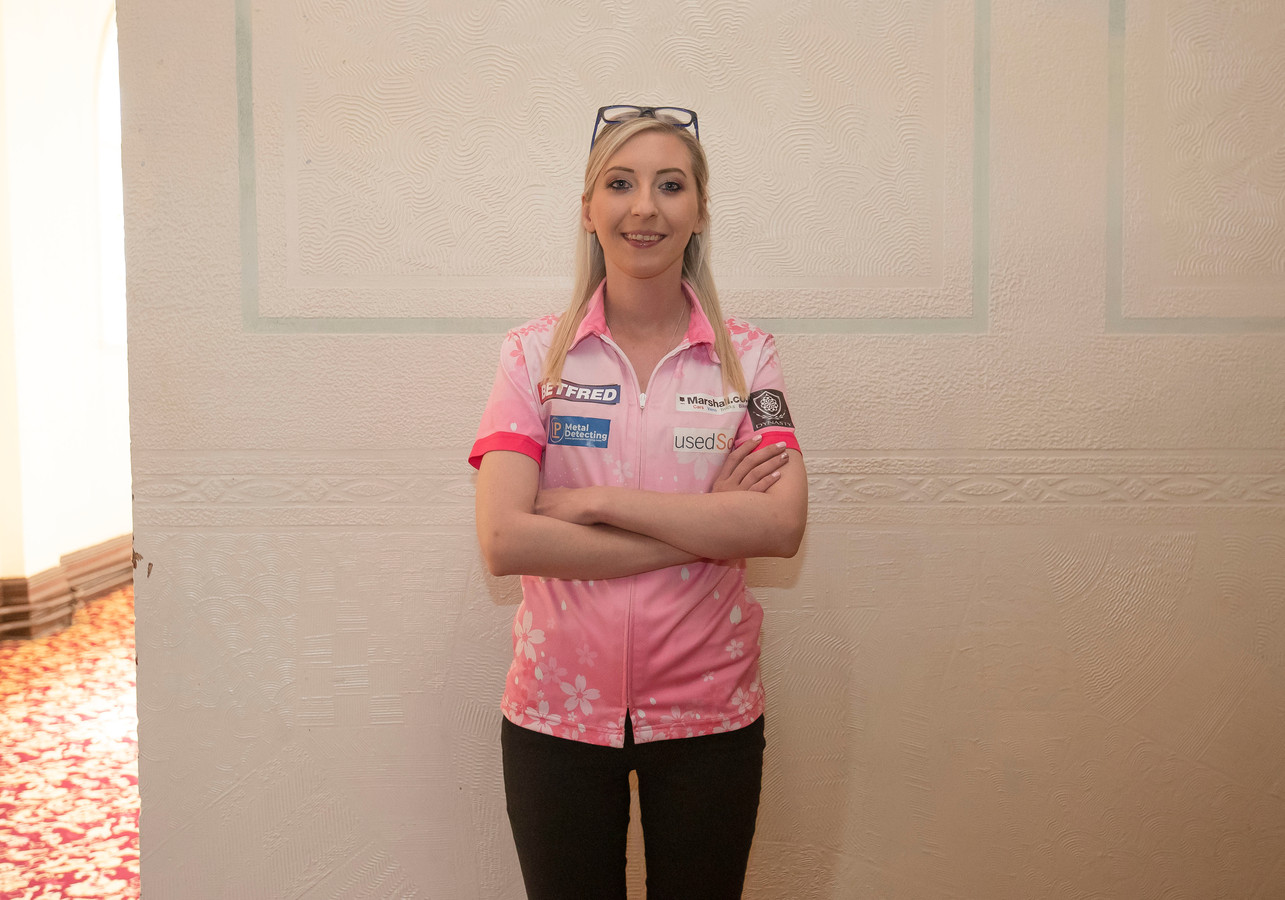 Fallon Sherrock haalt 1 aprilgrap uit na negendarter: ‘Uitgenodigd om ...