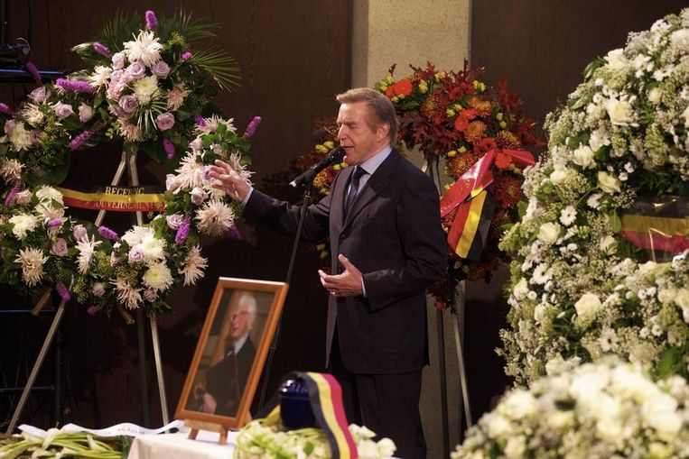 Laatste staande ovatie voor Willy De Clercq | De Morgen