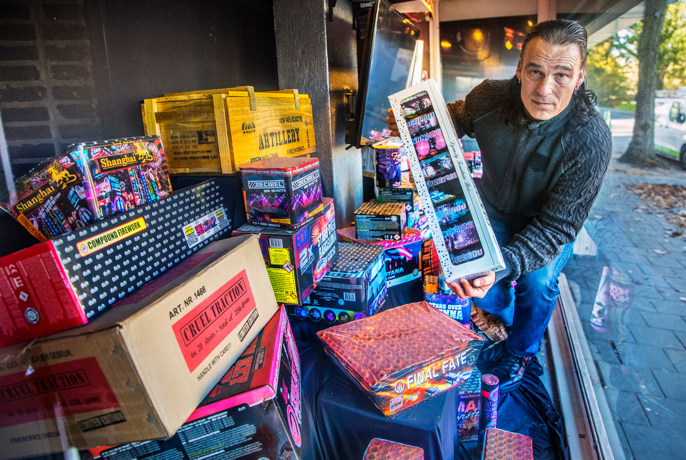Michel Adam voor én na loopbaan verknocht aan vuurwerk: ‘Ik blies een ...