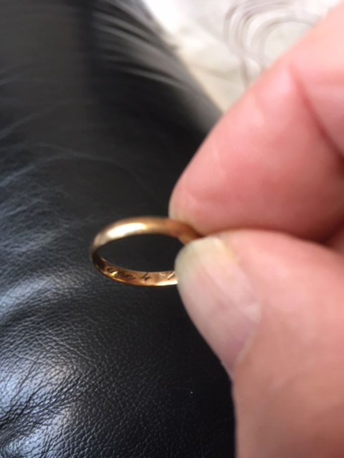 Gezocht: eigenaar van trouwring uit 1942 | Houthulst | hln.be