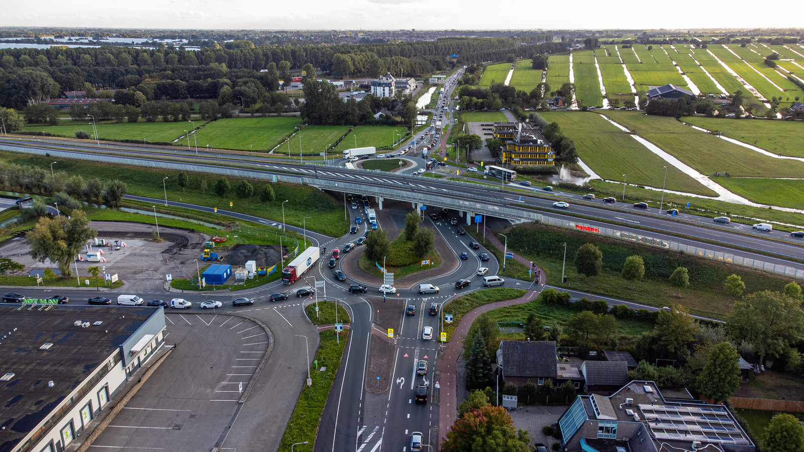 Veld naast rotonde Goudseweg in Bodegraven in beeld voor woongebouw ...