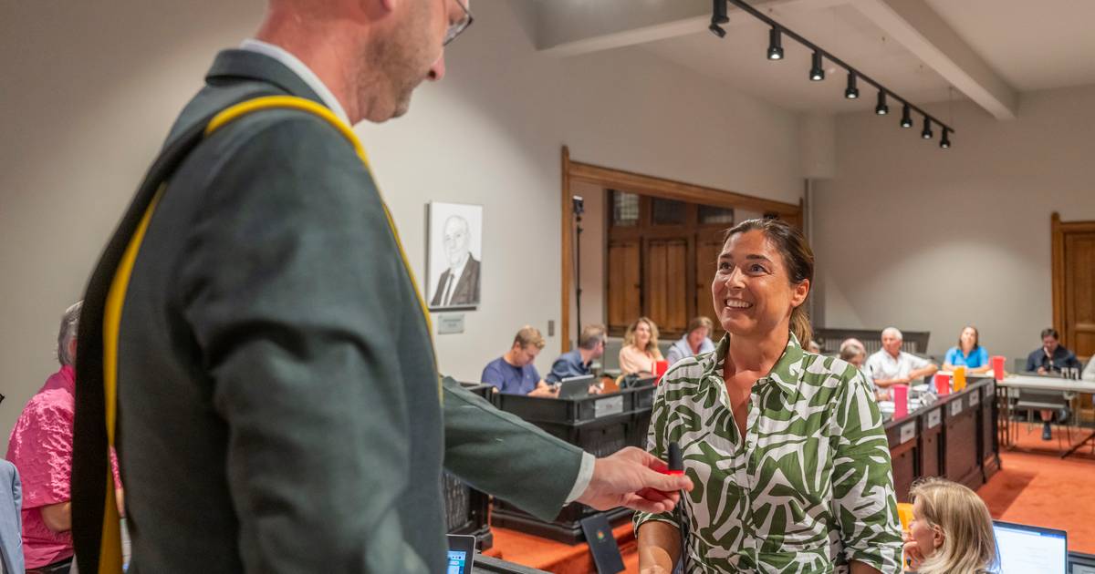 Karen De Ridder legt eed af als nieuw gemeenteraadslid | Dendermonde ...