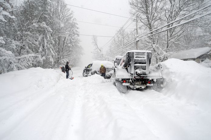 ‘Historische sneeuwstorm’ gijzelt noorden VS: sneeuwtapijt van bijna 1 ...