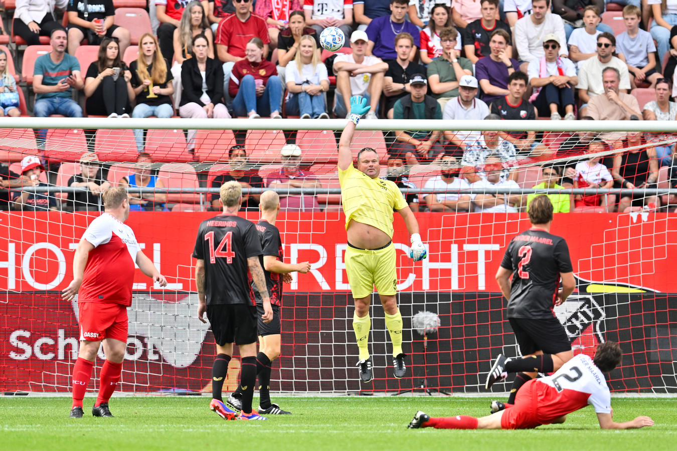 Kippenvel in Galgenwaard: FC Utrecht-icoon Mark van der Maarel neemt ...