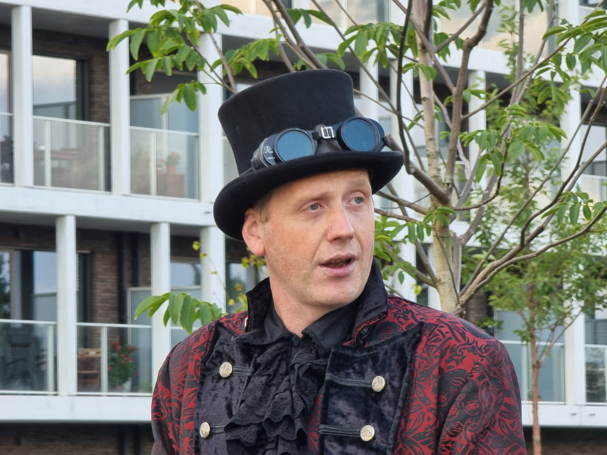 Captain Etienne Beacoup lanceert zijn Spacecruiser in Halle: “Kinderen ...