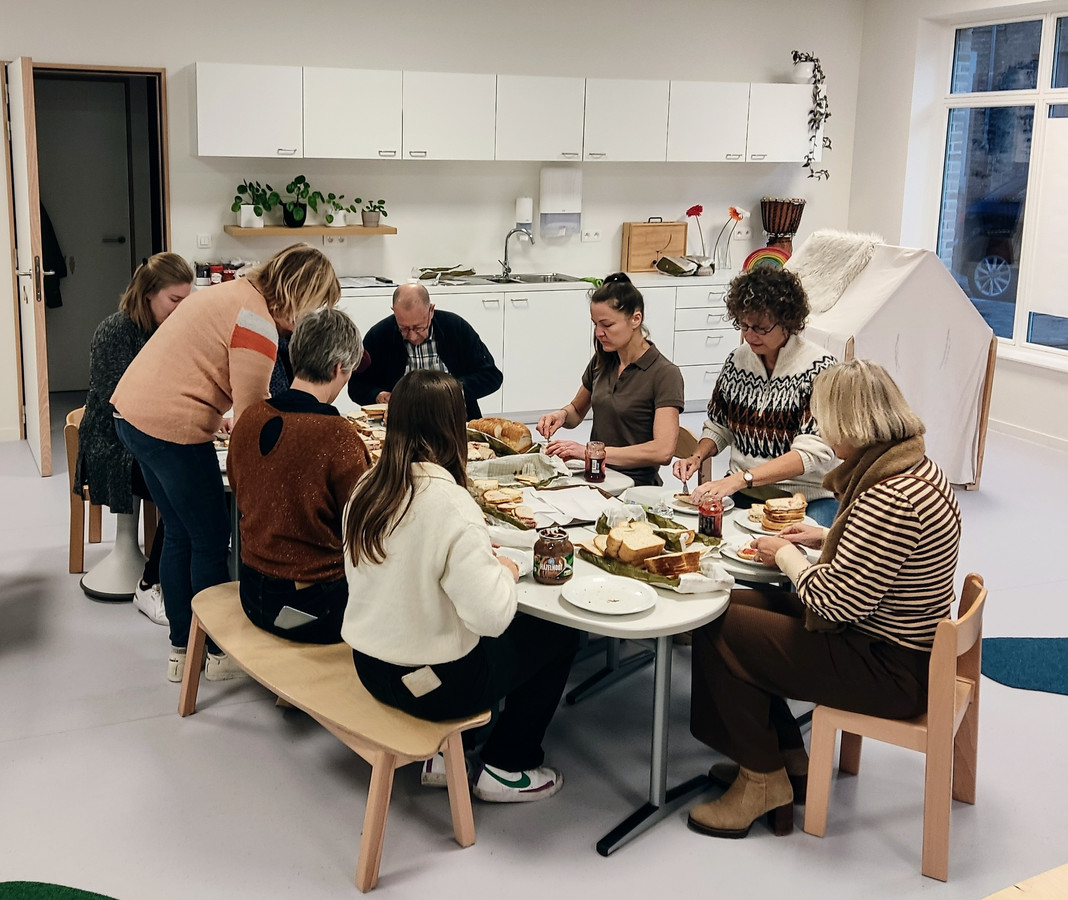 Actie tegen lege brooddozen in Sint-Andreas: “Vanaf nu elke dinsdag een ... Actie tegen lege brooddozen in Sint-Andreas: “Vanaf nu elke dinsdag een ...