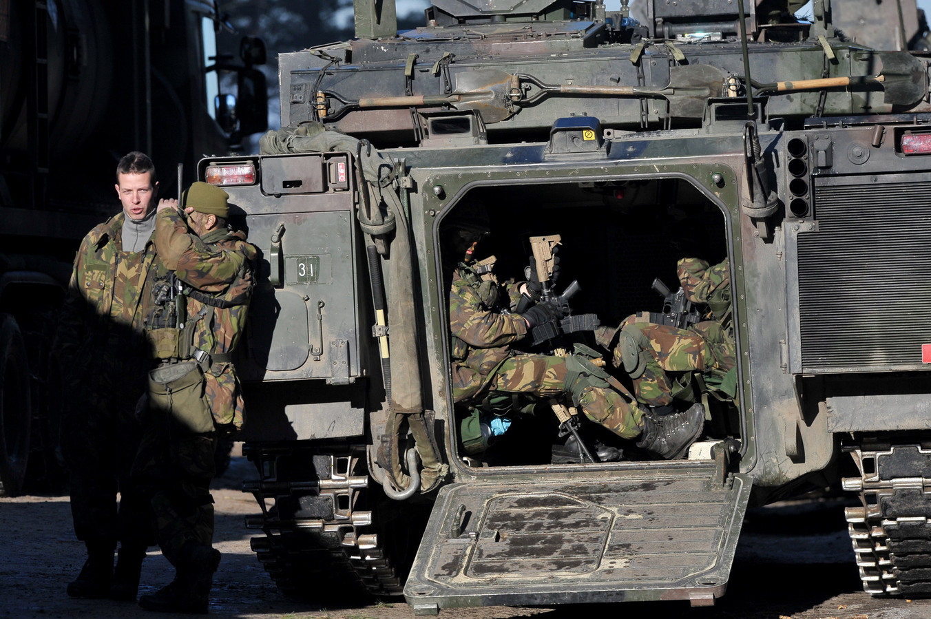 Gepensioneerde officieren gaan jonge militairen trainen | Foto ... Gepensioneerde officieren gaan jonge militairen trainen | Foto ...