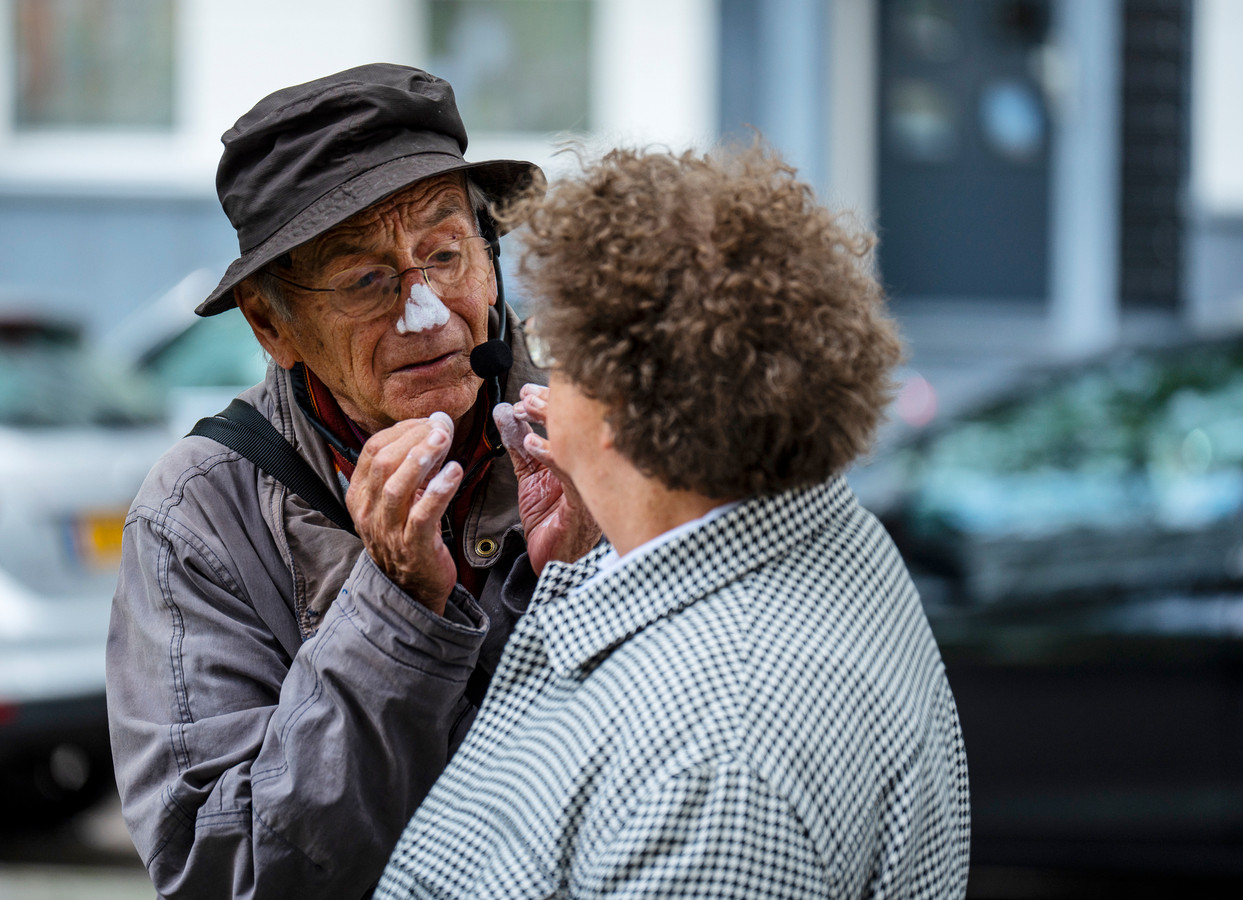 Mensen met beperking werden in oorlog uit huis gezet: Karel (77) geeft ...