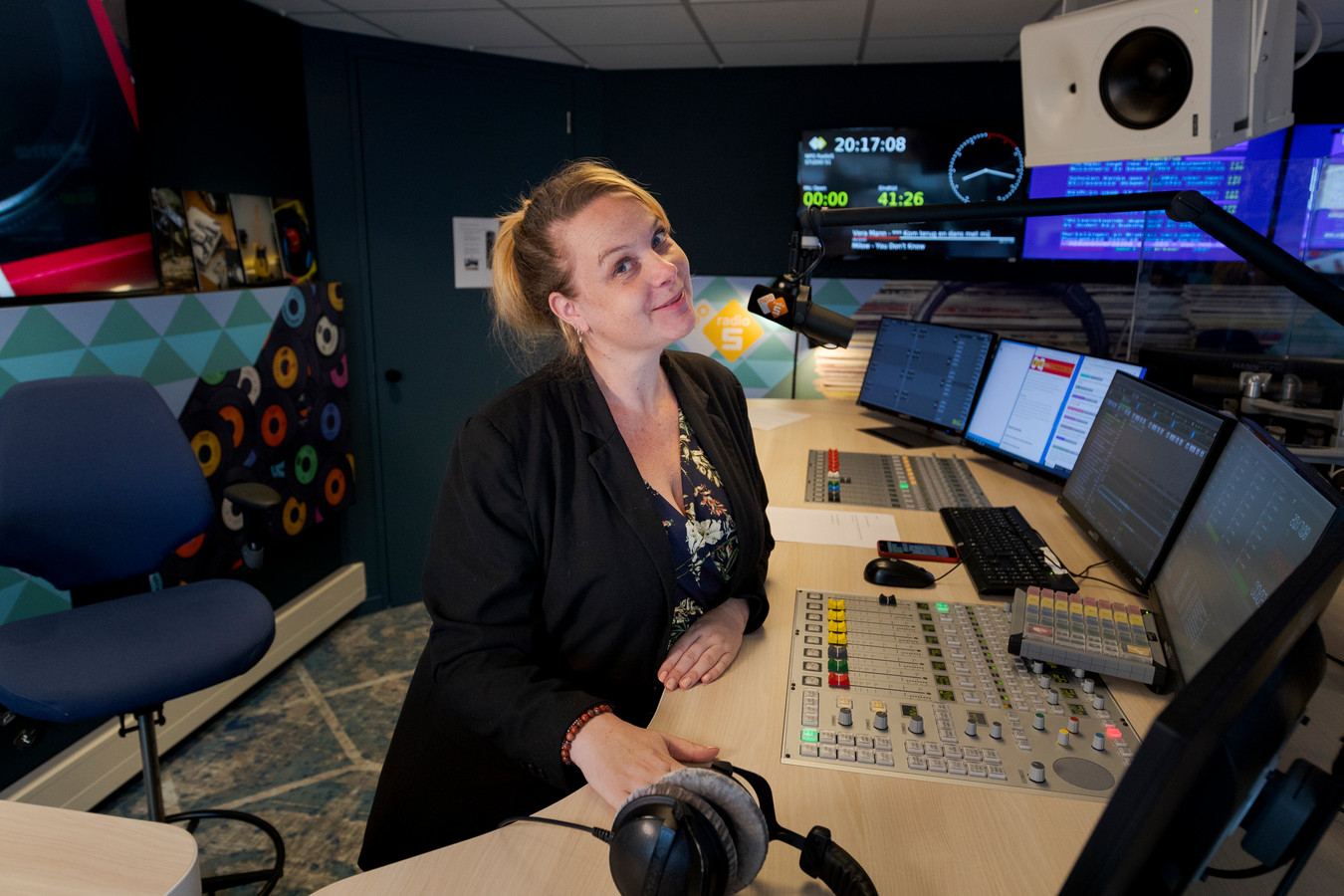 Astrid de Jong uit Kampen presenteert ‘Rotavond’ rond stervende artiest ...