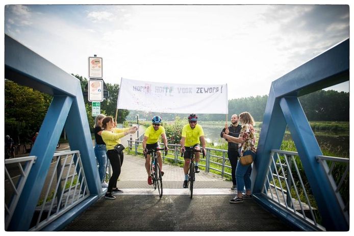 Johan (58) en Luc (51) fietsen naar de Stelvio voor het goede doel ...