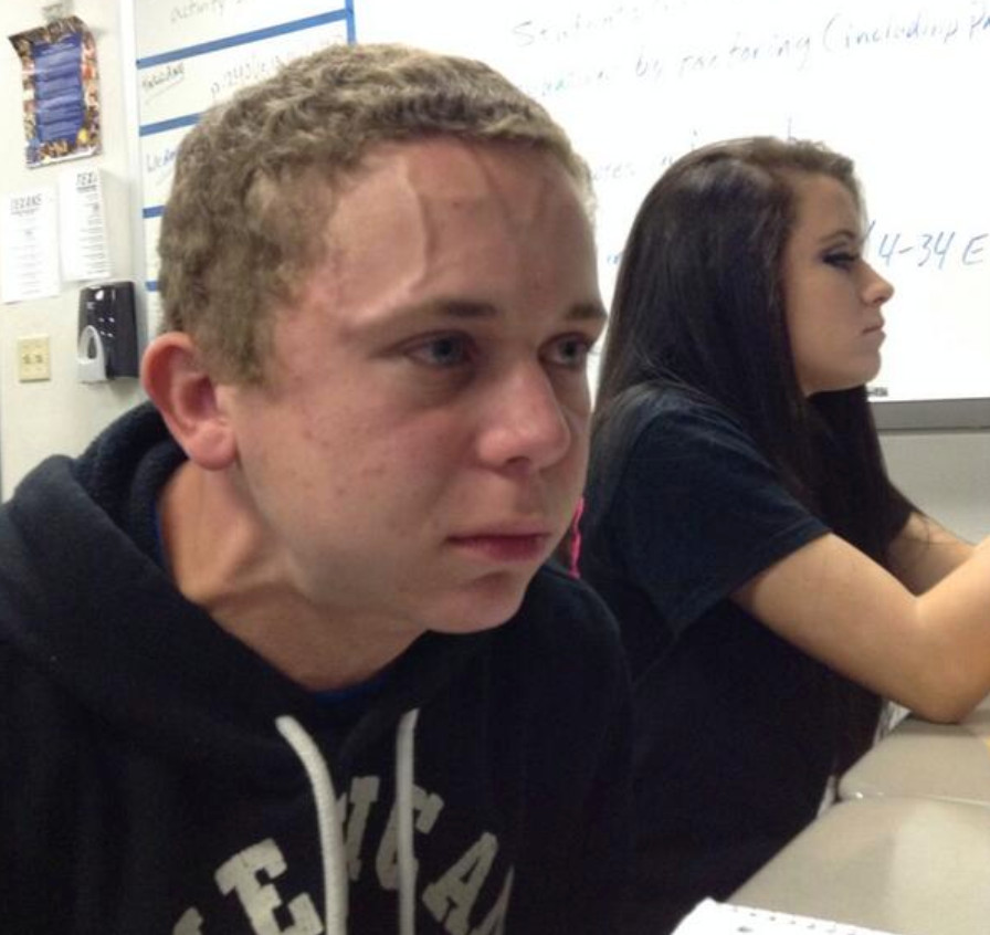 ‘Verbaasd meisje’ en andere gezichten uit bekende memes gaan tien jaar ...