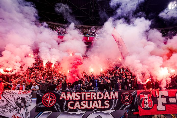Niemand heeft grip op nieuwe lichting hooligans, zelfs clubs zijn bang voor ze | Nederlands ...