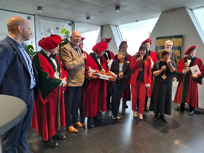 Hoogstraatse aardbeien voor gouverneur Cathy Berx | Hoogstraten | hln.be