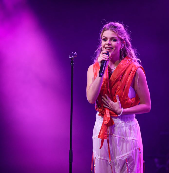 Davina Michelle maakt zich mooi voor muziekvideo en Paul de Leeuw brak ...