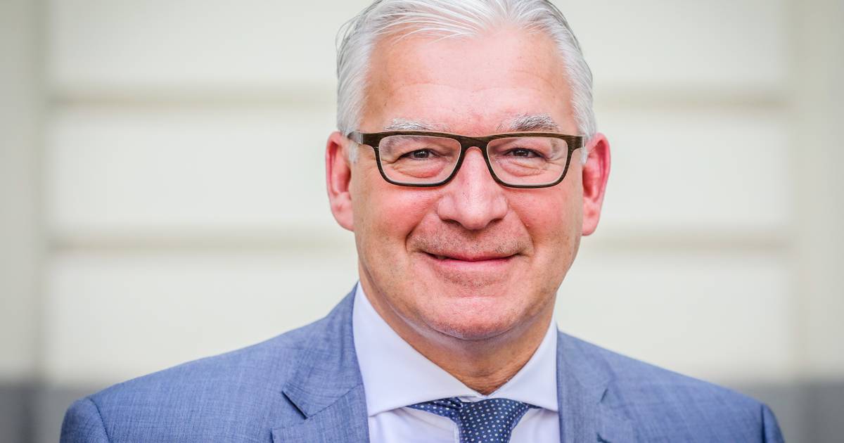 Advocaat, ex-voorzitter van voetbalclub en geliefd, maar nu ook ...