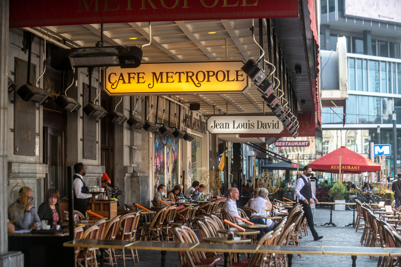 Tel le phénix, le Café Métropole renaît de ses cendres | Foto | 7sur7.be