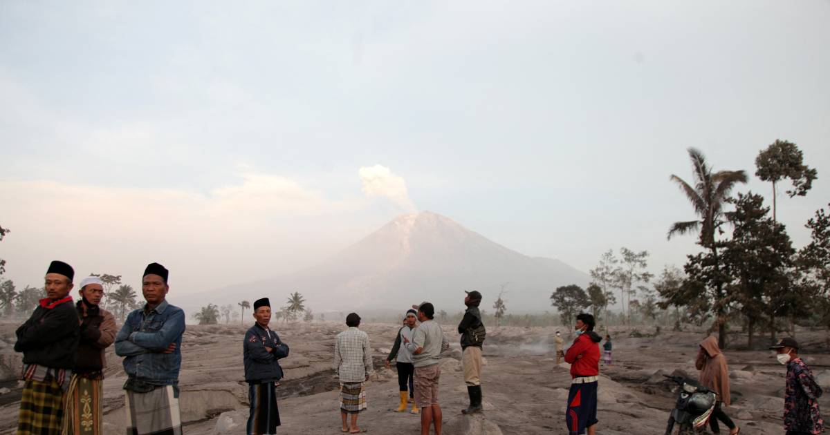 Activiteit Indonesische vulkaan Semeru lijkt af te nemen | Buitenland ...