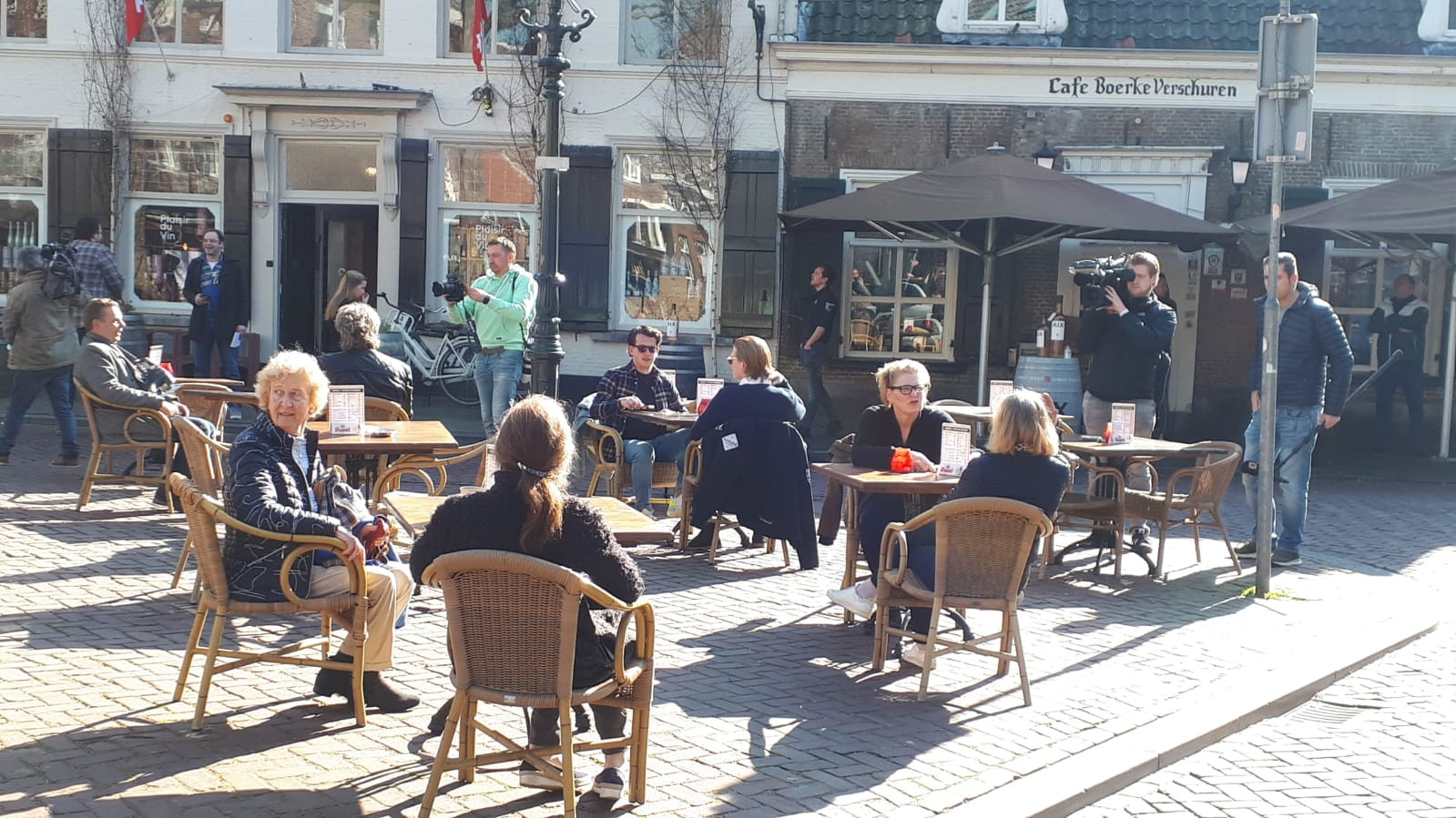 Terrassen in Breda al na halfuur ontruimd, geen boetes uitgedeeld ...