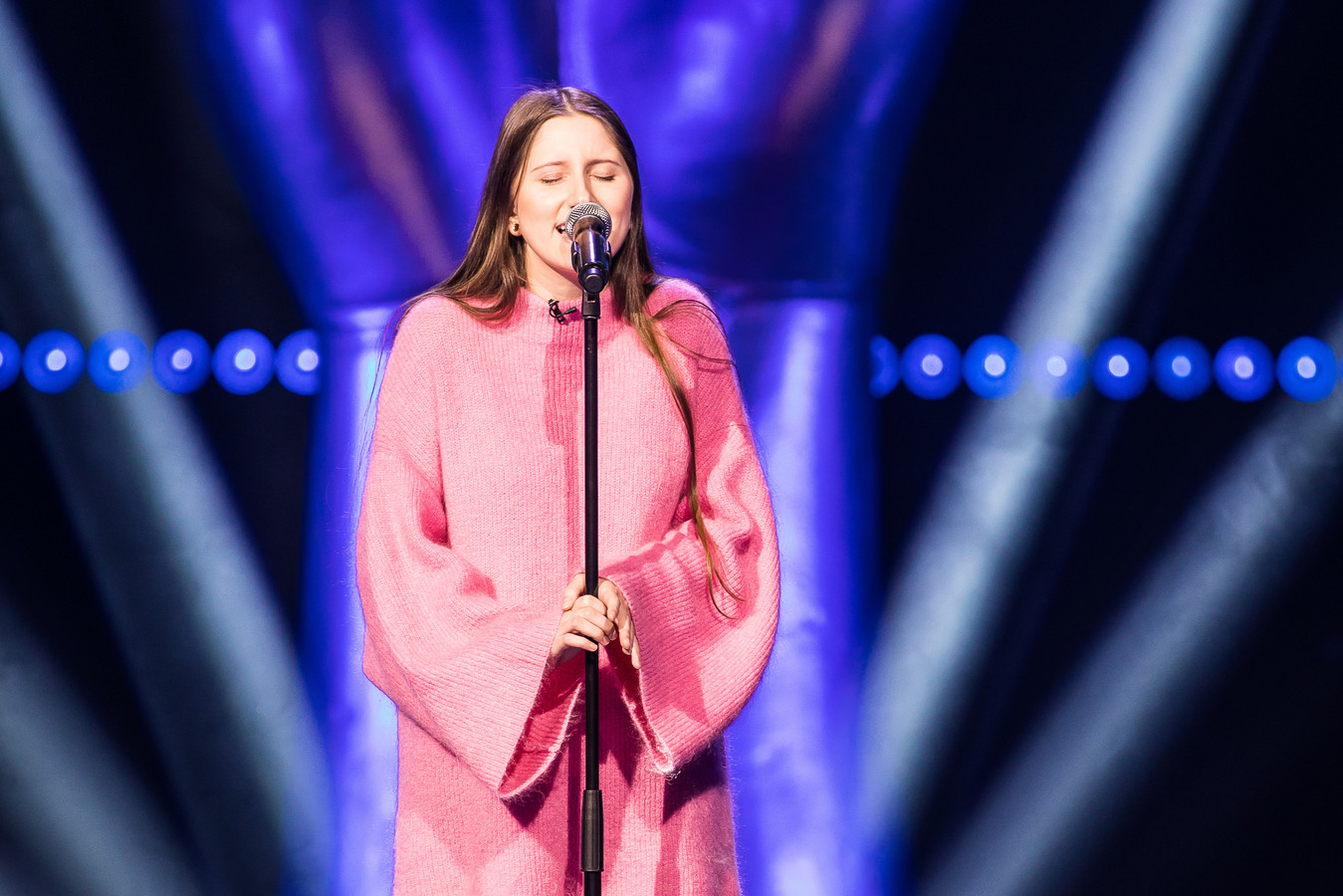 Cherine (22) uit The Voice werd als 3-jarige achtergelaten door haar ...