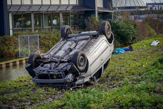 Man (21) overlijdt bij ernstig ongeval op snelweg bij Nijmegen: auto ...
