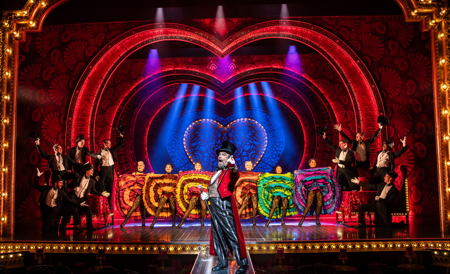 Vier sterren voor musical Moulin Rouge: overweldigende achtbaanrit om ...