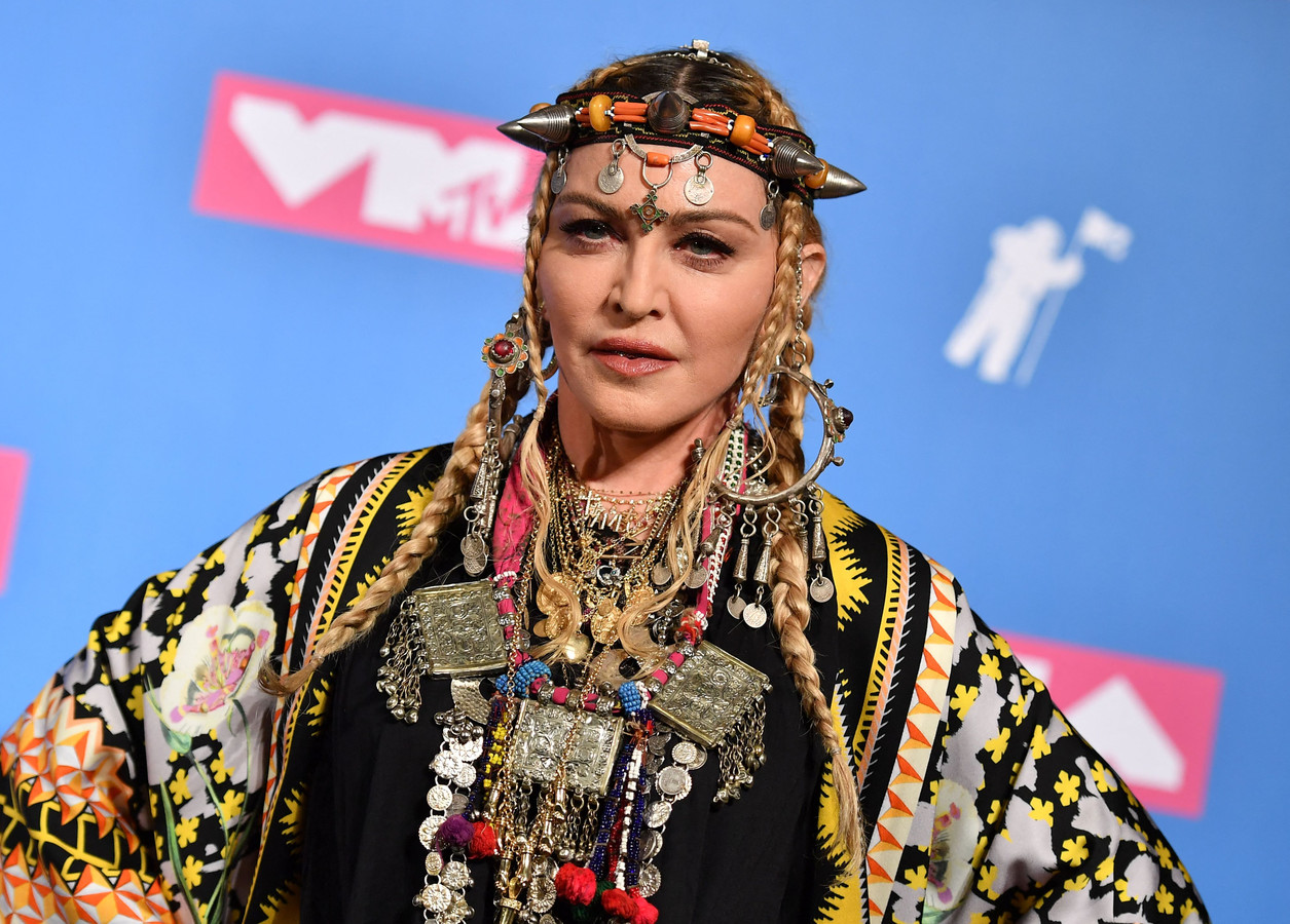 Madonna treedt toe tot illuster gezelschap met hits in vijf ...