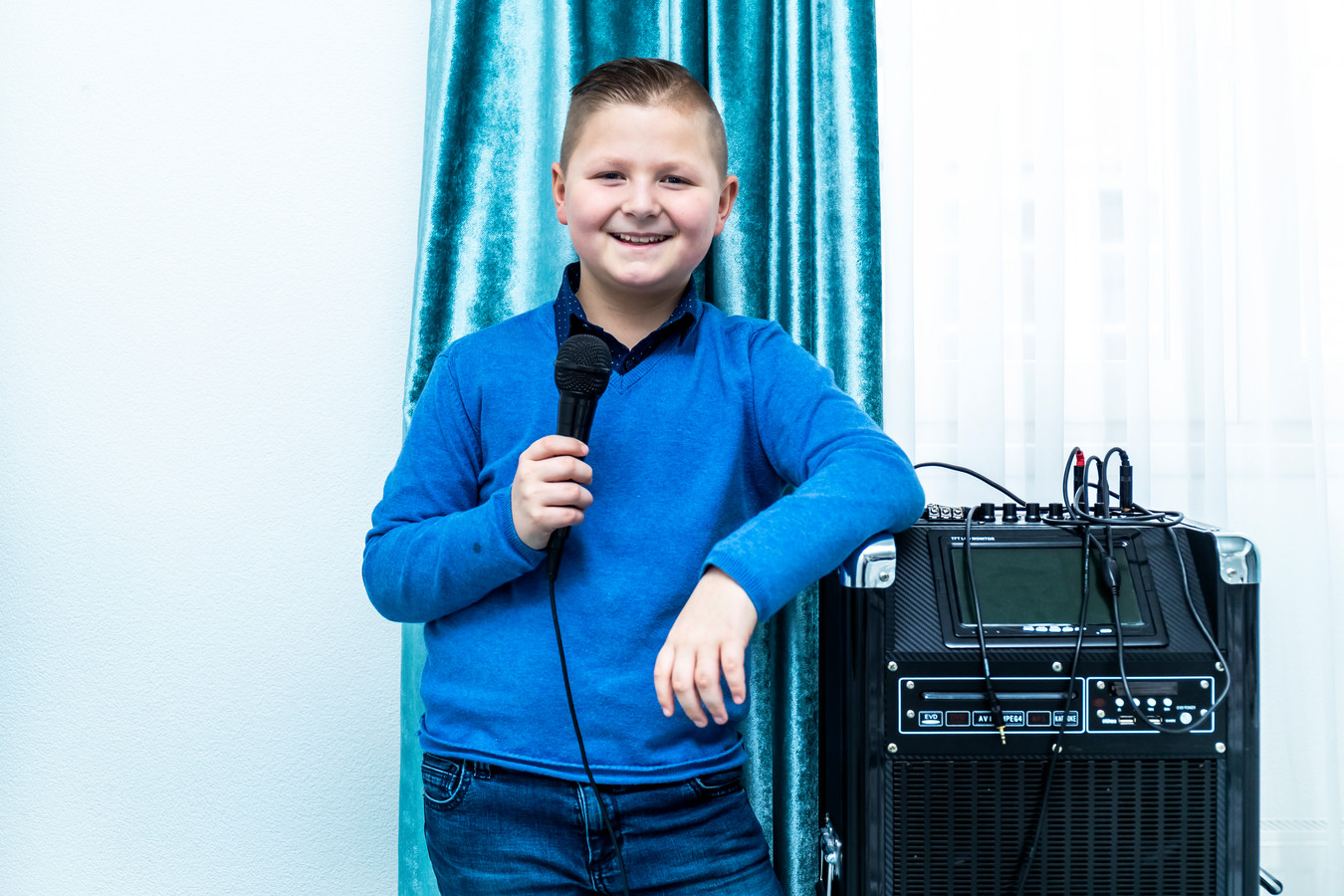 Hoe gaat het nu met volkszanger Pietje Tomassen (12), die de harten van ... Hoe gaat het nu met volkszanger Pietje Tomassen (12), die de harten van ...