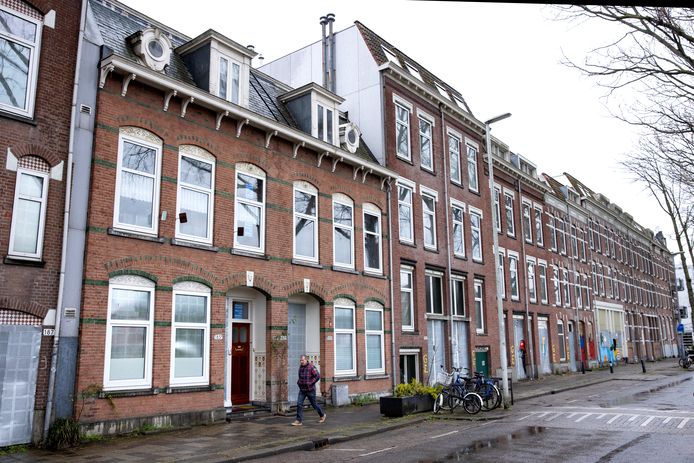 Tijdens sloop Tweebosbuurt wordt deze historische gevel behouden ...