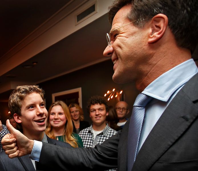 Premier Rutte doet rondje Palenstein en proost met ondernemers ...
