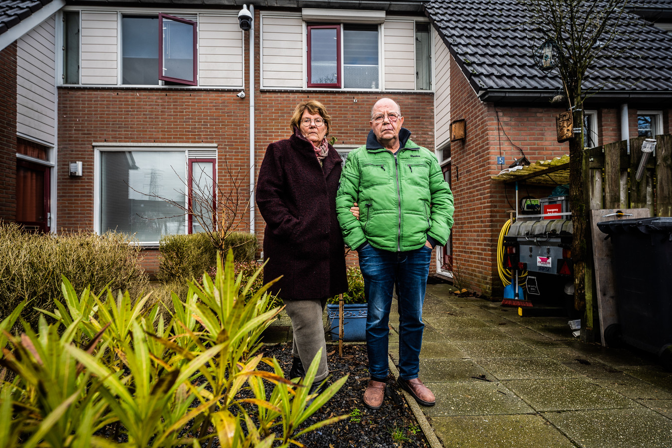 John en Anjo (61) hadden veel te veel vuurwerk in huis, nu moeten ze ...