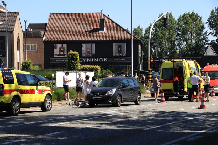 Moeder en zoontje aangereden op zebrapad: kind even in levensgevaar | Waasmunster | hln.be