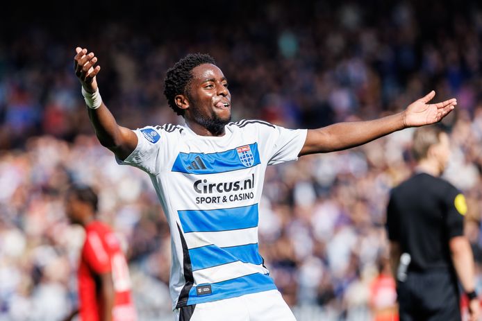 Dylan Mbayo maakt zich razendsnel geliefd bij PEC Zwolle: ‘Het mag niet ...