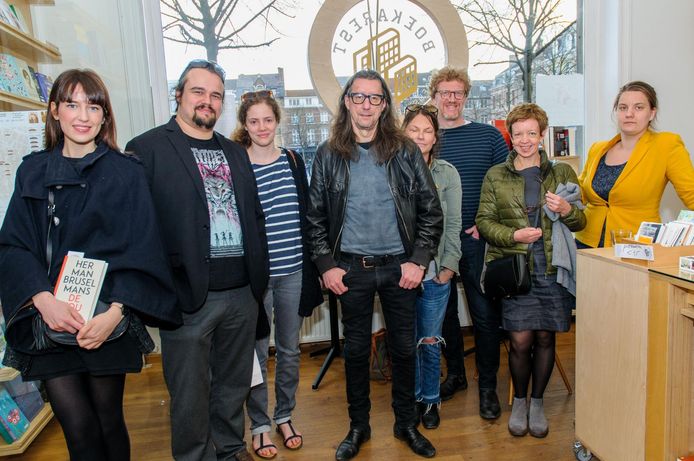Fans laten boeken signeren door Herman Brusselmans bij Boekhandel ...