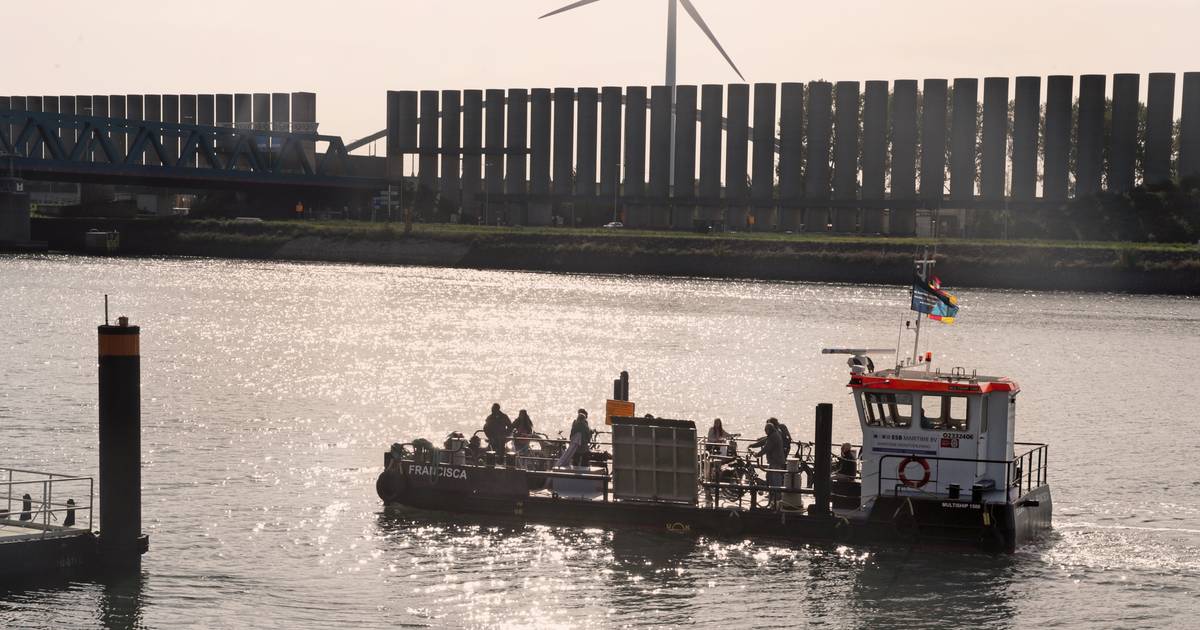 Weer tegenslag Rozenburg: pont naar Europoort vaart niet in ... Weer tegenslag Rozenburg: pont naar Europoort vaart niet in ...
