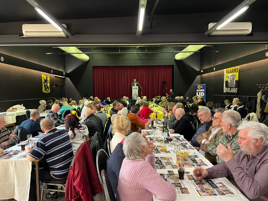Gespannen sfeertje op eetfestijn Vlaams Belang in Gent: buurtbewoners ...