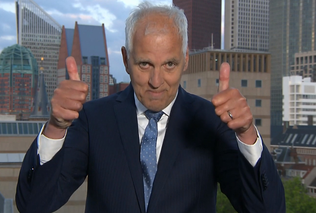 Ron Fresen neemt met opgestoken duimen afscheid bij NOS Journaal: ‘Het ...