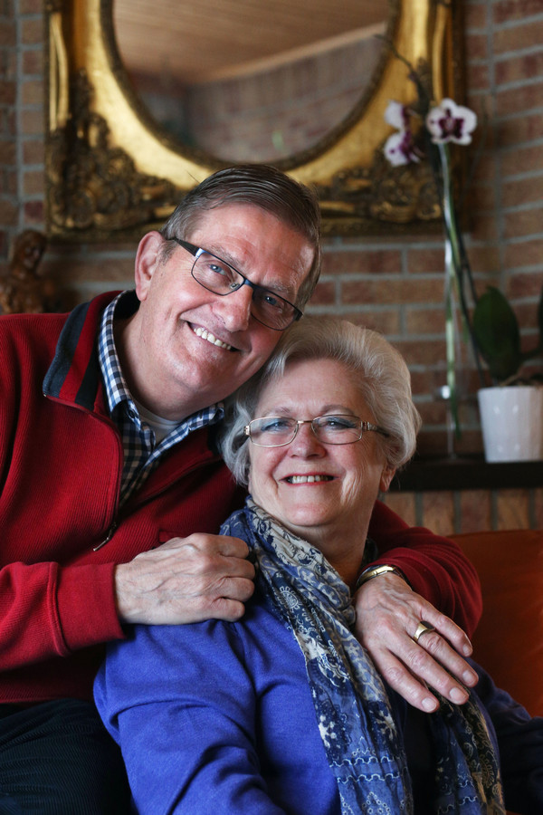 Woonkamer van Leo en Netty zit steeds voller met ouderen | Foto | AD.nl