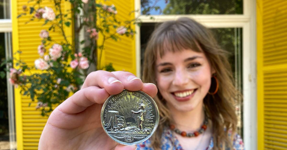 Lena (16), winnares van prijs voor jong Zeeuws tekentalent, kan niet ...