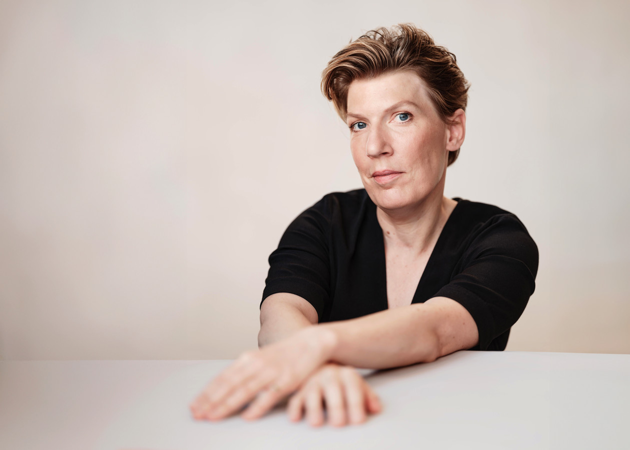 Zieke Paulien Cornelisse schrijft Boekenweekessay: 'Operatierobot lijkt ...