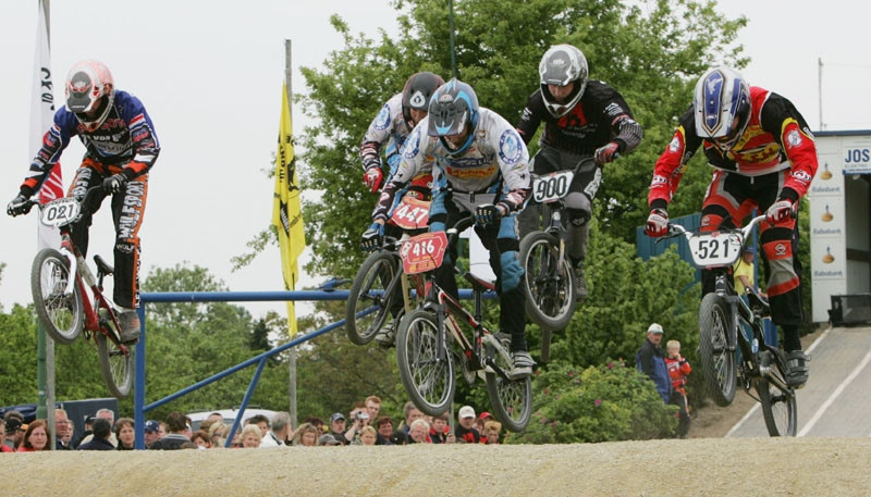 Jubileum Fietscross Ammersoyen | Foto | bd.nl