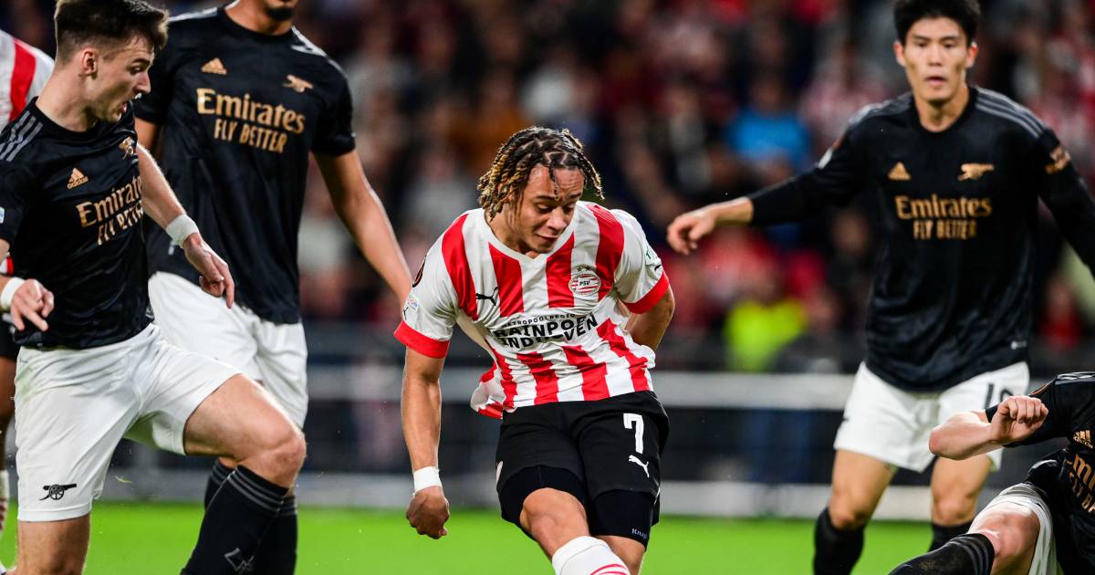 Swingend PSV stunt dankzij goals Veerman en De Jong tegen Arsenal en ...