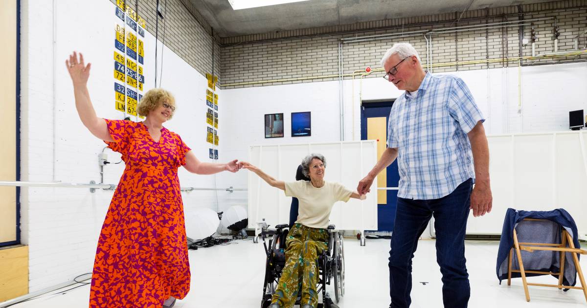 Stil zitten is achteruitgang, met gezellig dansen komen lijf en brein ...