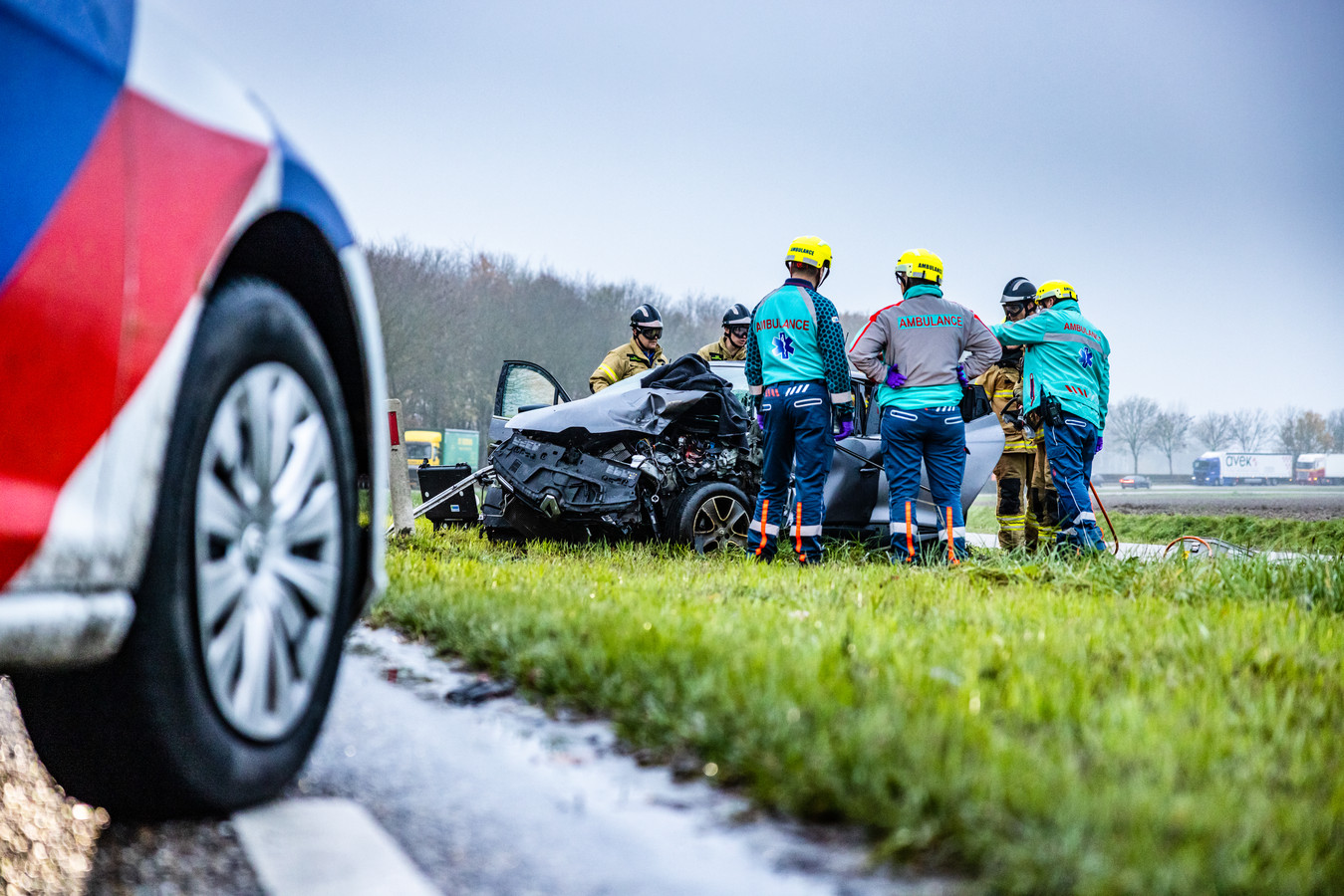 Vijf auto's betrokken bij ongeluk op N217 bij Maasdam: twee gewonden ...