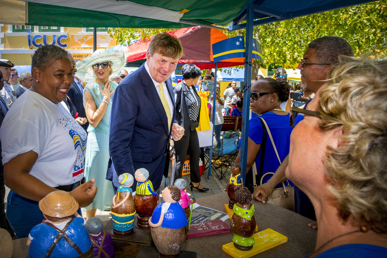 Willem-Alexander op Curaçao: Ik ben mijn begeleiders kwijt | Foto | AD.nl